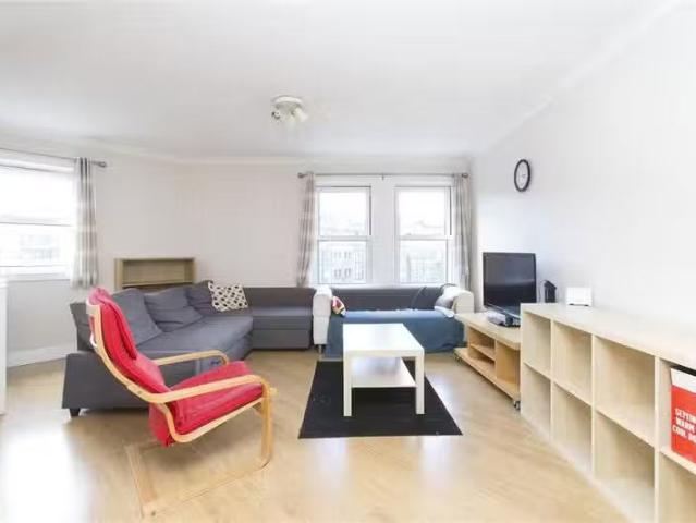 Charming 1 BA 2 bedroom flat for rent in Thomsons Court, 58 Gr.