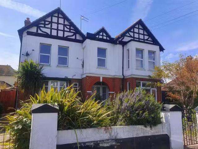 New 1 BA 2 bedroom flat for rent in Thoroughgood Road, Clacton.