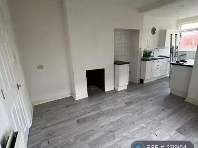 Rental! 1 BA 2 bedroom flat for rent in Wellesley Road, Clacto.