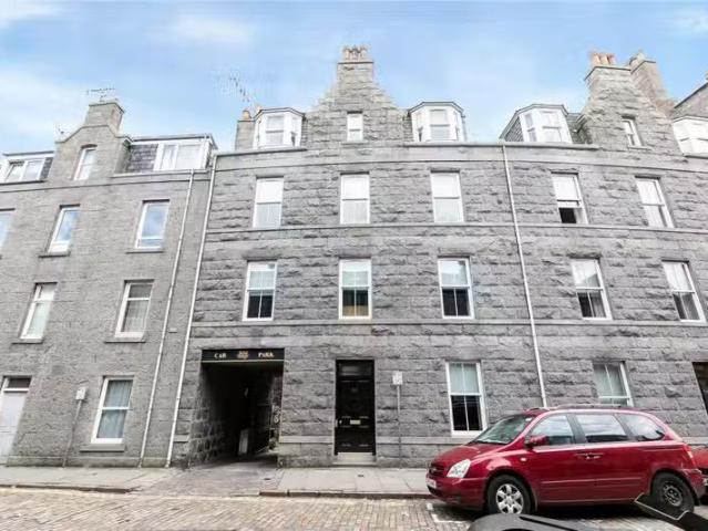 Unique 1 BA 2 bedroom flat for rent in Baker Street, Aberdeen.