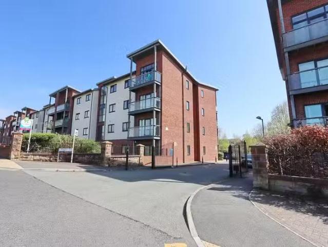Just in! 1 BA 2 bedroom flat for rent in Bridge Road, Prescot.