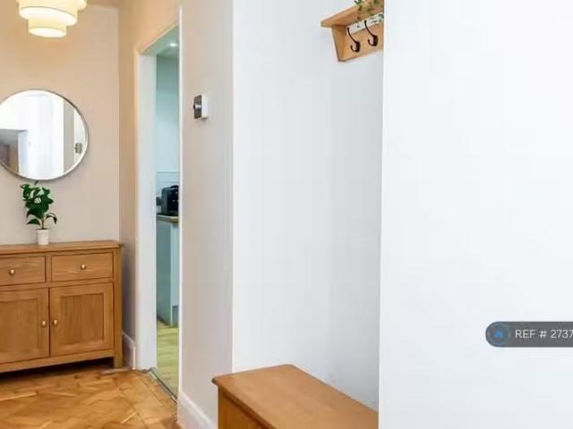 Deal! 1 BA 2 bedroom flat for rent in Brighton Road, Purley, CR8