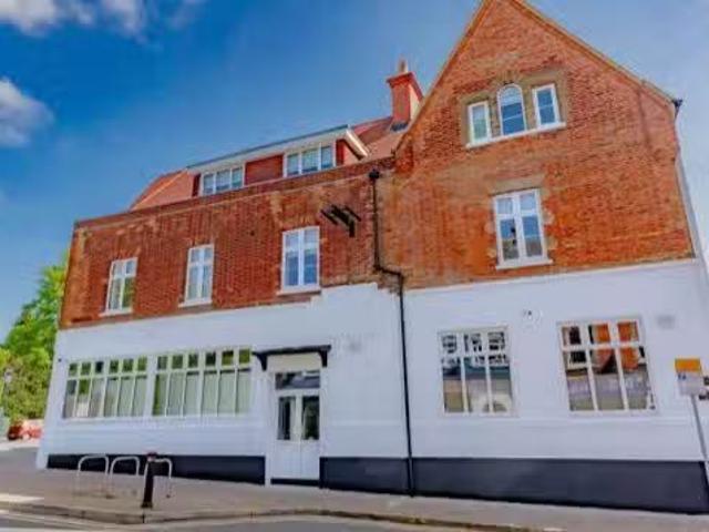 Unique 1 BA 2 bedroom flat for rent in Cambridge Court, Camber.