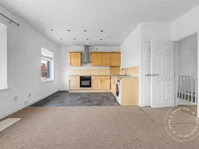 Cozy 1 BA 2 bedroom flat for rent in Caerphilly Road, Heath, C.