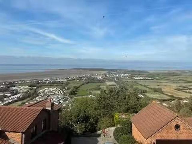 Unique 1 BA 2 bedroom flat for rent in Channel Court, Worlebur.