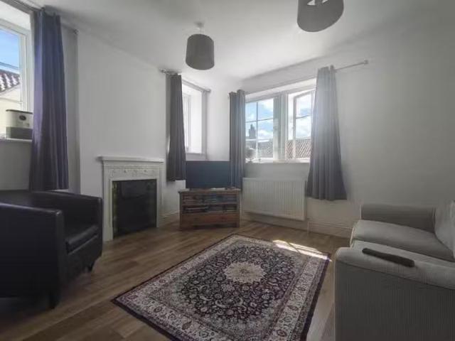 Unique 1 BA 2 bedroom flat for rent in Chapel Street, Thornbur.