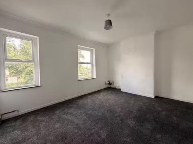 Unique 1 BA 2 bedroom flat for rent in Chester Road North, Sut.