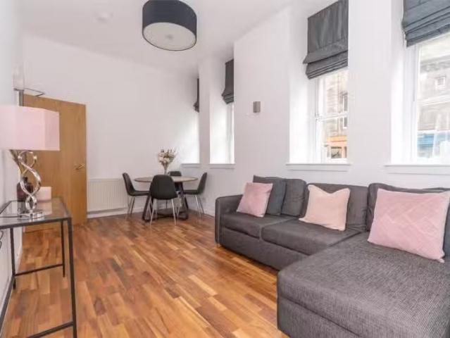 For Rent! 1 BA 2 bedroom flat for rent in Cowgatehead, Edinbur.