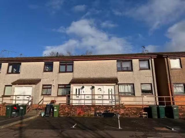 Deal! 1 BA 2 bedroom flat for rent in Clark Street, Kilmarnock.