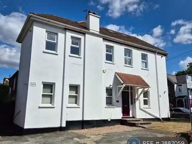 Unique 1 BA 2 bedroom flat for rent in Dornton Road, South Cro.