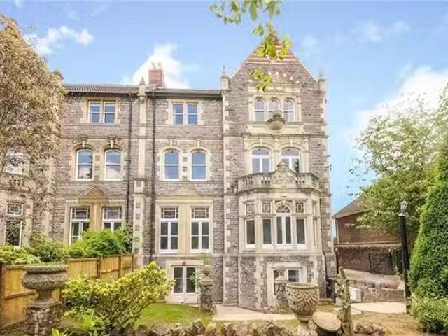 Charming 1 BA 2 bedroom flat for rent in Downleaze, Stoke Bish.