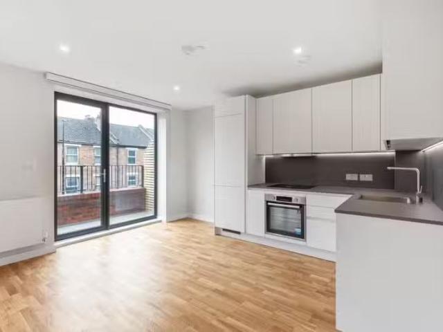 Rental! 1 BA 2 bedroom flat for rent in Flat 3 Premier House C.