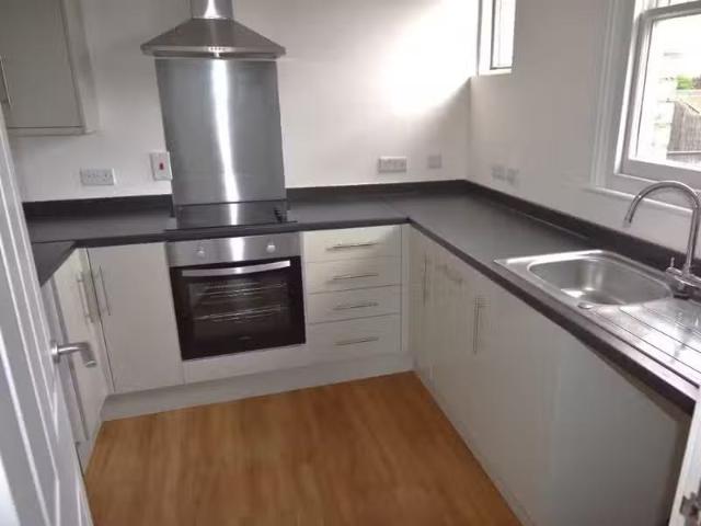 Just in! 1 BA 2 bedroom flat for rent in Flat 7, Hull, HU5
