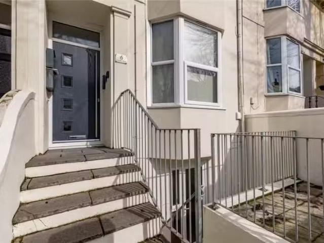 Unique 1 BA 2 bedroom flat for rent in Franklin Road, Brighton.