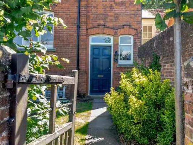 Charming 1 BA 2 bedroom flat for rent in Hatfield Park, Hatfie.