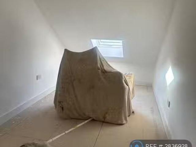 Unique 1 BA 2 bedroom flat for rent in High St, Studley, B80
