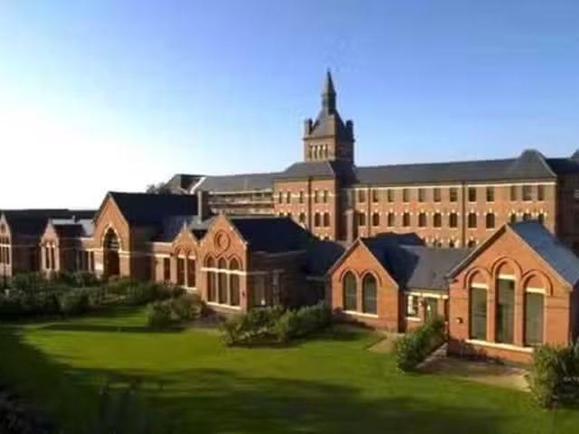 Nice 1 BA 2 bedroom flat for rent in Highcroft Hall, Erdington.