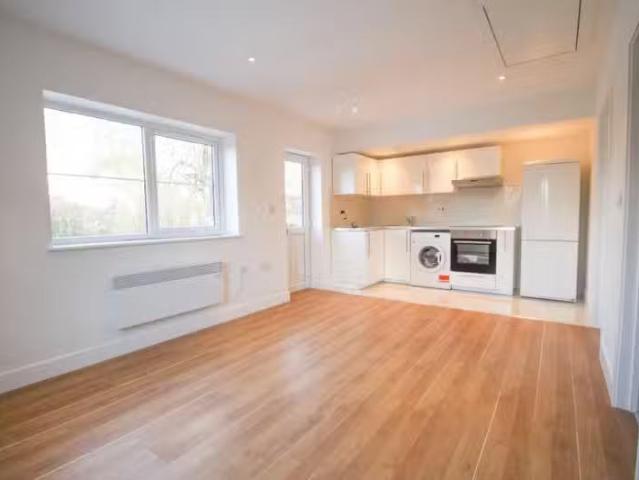 Unique 1 BA 2 bedroom flat for rent in Kings Hedges Road, Camb.
