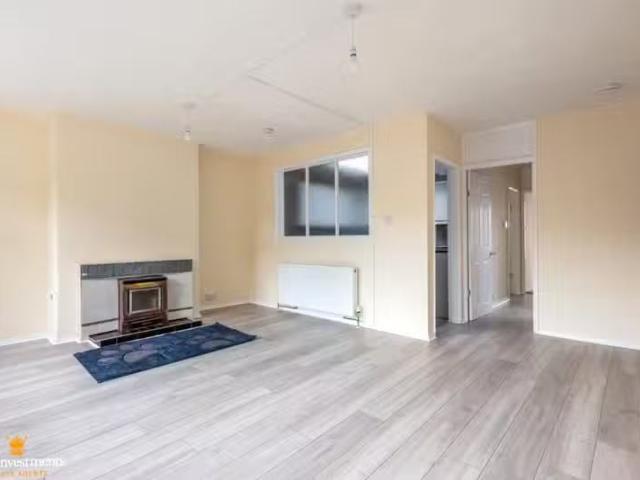 Deal! 1 BA 2 bedroom flat for rent in Lower Street, Rugby, War.