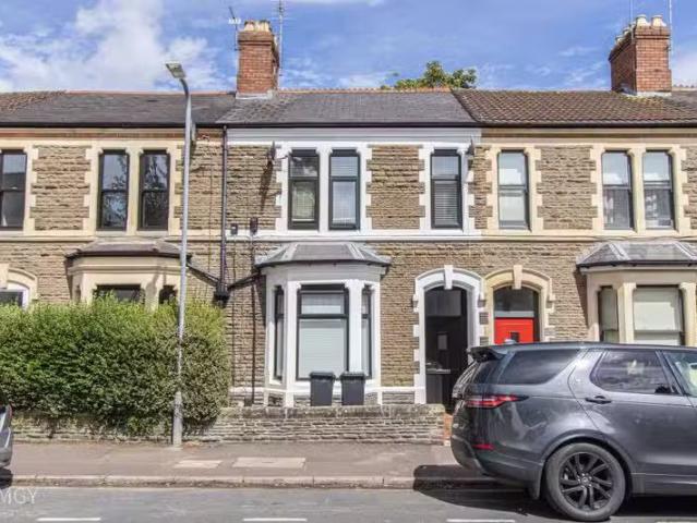 Unique 1 BA 2 bedroom flat for rent in Llanfair Road, Pontcann.