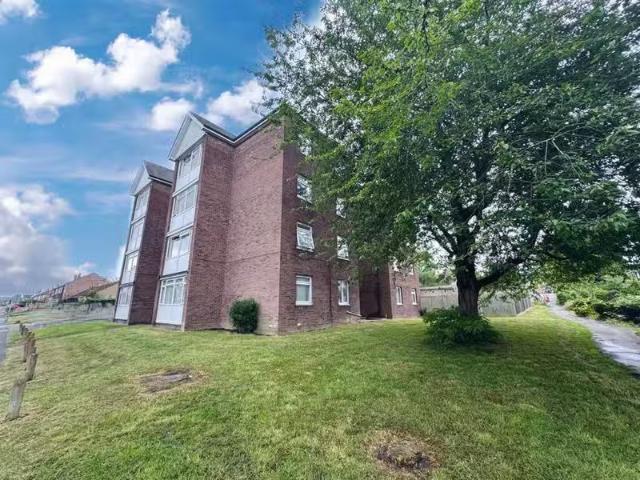New 1 BA 2 bedroom flat for rent in Meadgate Avenue, Great Bad.