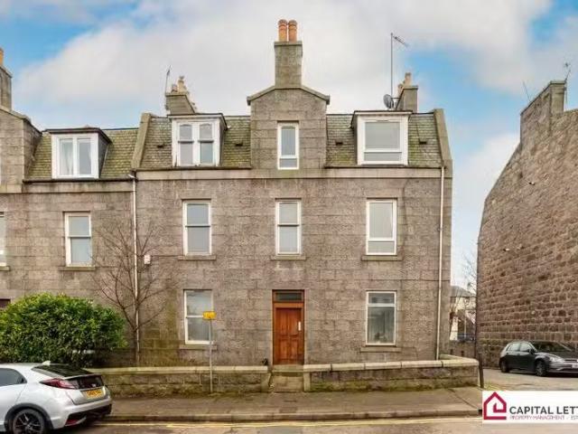 For Rent! 1 BA 2 bedroom flat for rent in Merkland Road East.