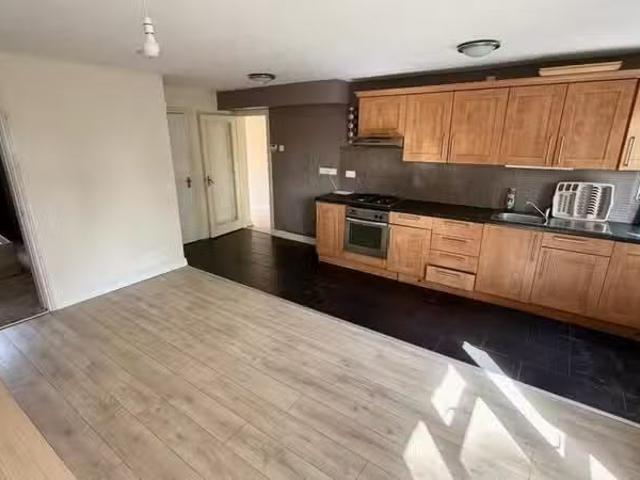 For Rent! 1 BA 2 bedroom flat for rent in Murrell Close, Edgba.