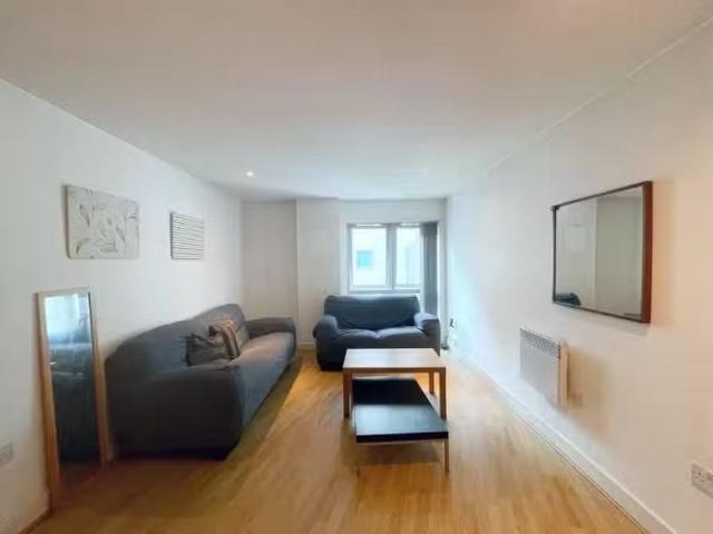 Nice 1 BA 2 bedroom flat for rent in Navigation Street, Birmin.
