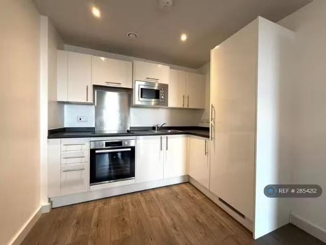 Charming 1 BA 2 bedroom flat for rent in Neptune Place, Liverp.