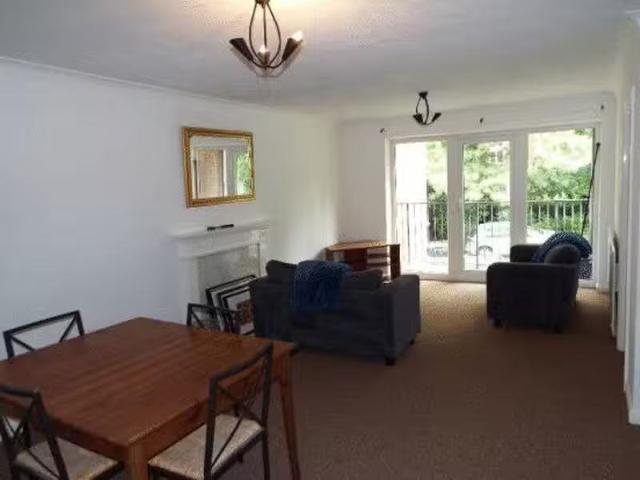 Nice 1 BA 2 bedroom flat for rent in Old Abbey Gardens, Metchl.