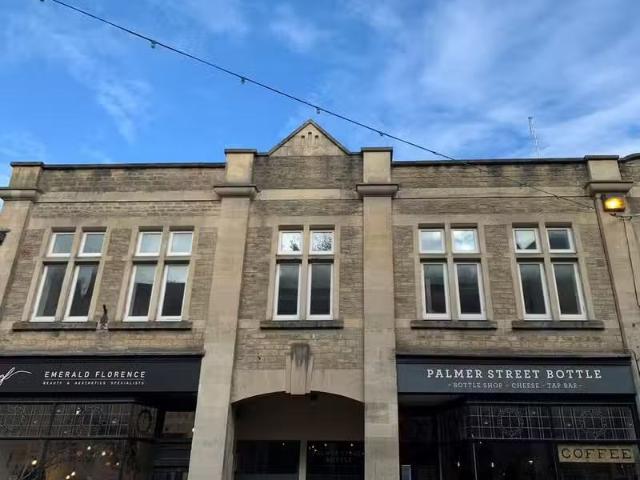 For Rent! 1 BA 2 bedroom flat for rent in Palmer Street, Frome.