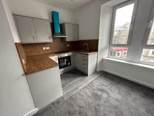 Deal! 1 BA 2 bedroom flat for rent in Park Avenue, Stobswell.