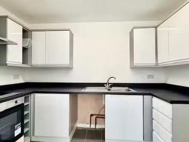 For Rent! 1 BA 2 bedroom flat for rent in Piper Way, Ilford IG1