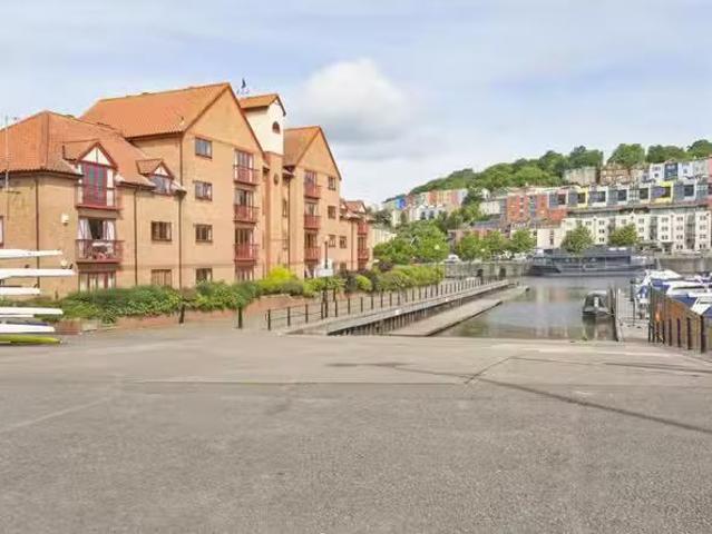 Unique 1 BA 2 bedroom flat for rent in Portland Court, Baltic.