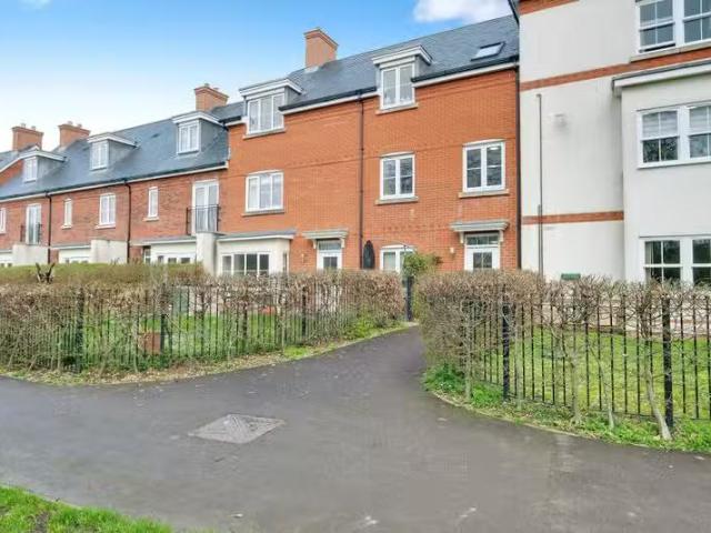 Cheap 1 BA 2 bedroom flat for rent in Pottle Walk, Wimborne, B.