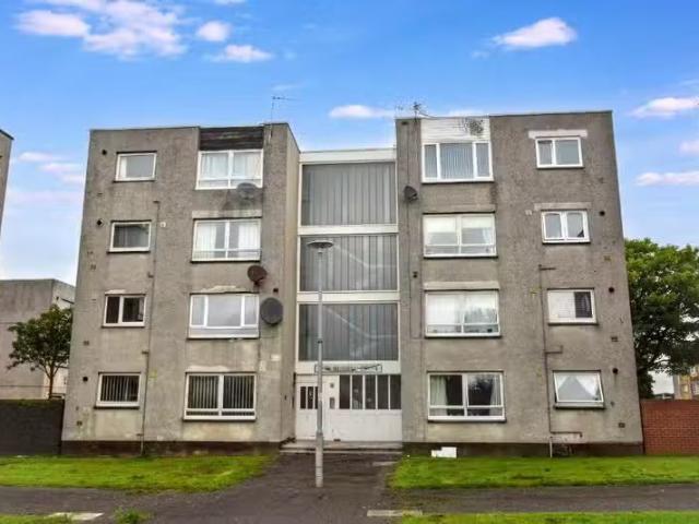 For Rent! 1 BA 2 bedroom flat for rent in Russell Drive, Ayr.