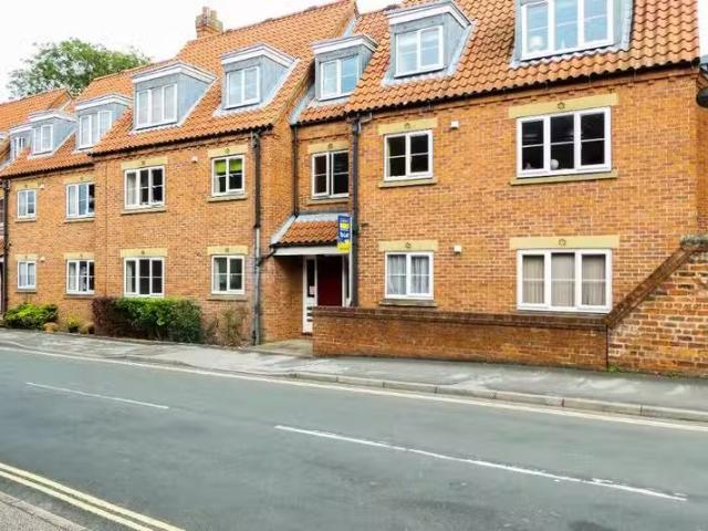 Unique 1 BA 2 bedroom flat for rent in School Lane, Beverley.