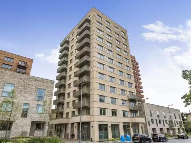 Charming 1 BA 2 bedroom flat for rent in St Pauls Road, Barkin.