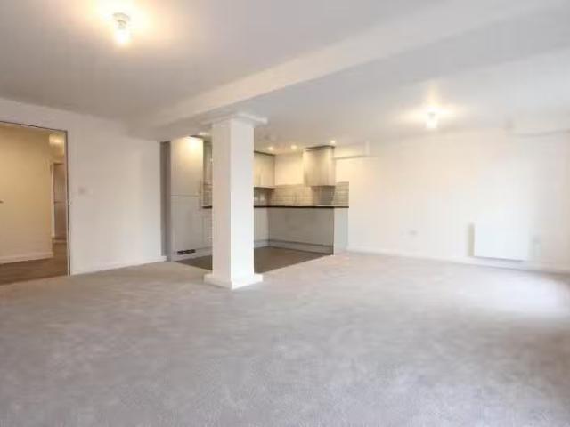 Unique 1 BA 2 bedroom flat for rent in St Radigunds Road, Dove.