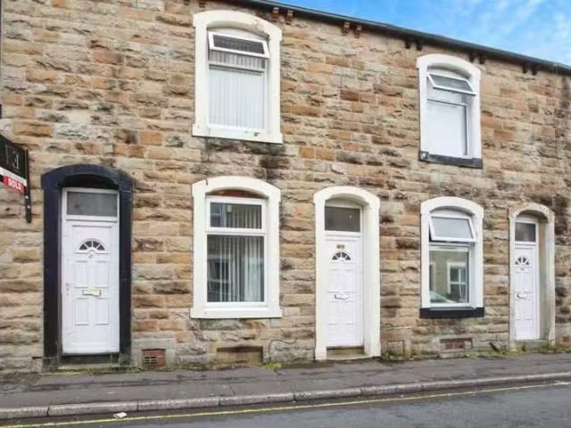 Cozy 1 BA 2 bedroom house for rent in Albert Street, Burnley.