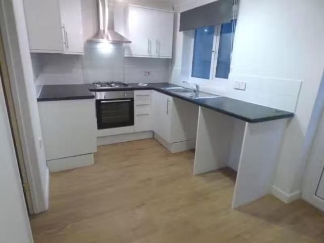 Deal! 1 BA 2 bedroom house for rent in Barton Walk, Frome, Som.