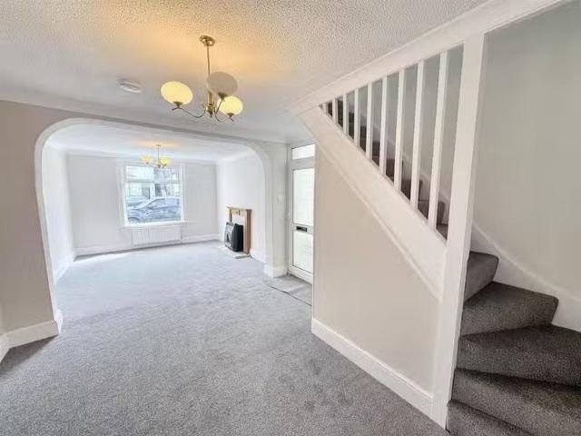 Deal! 1 BA 2 bedroom house for rent in Birkbeck Road, Sidcup.