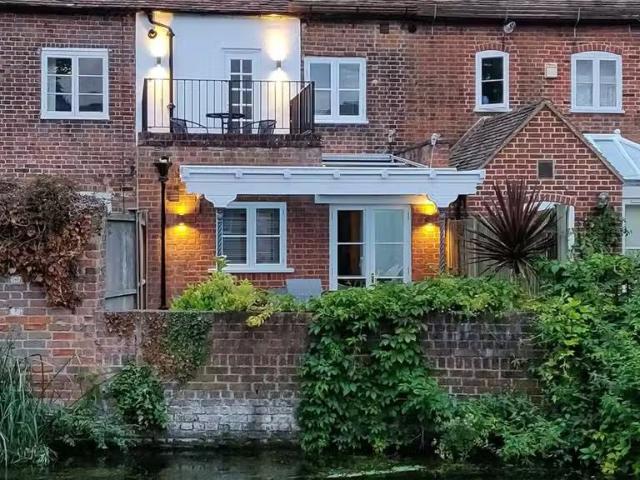 Cheap 1 BA 2 bedroom house for rent in Blackfriars Street, Can.