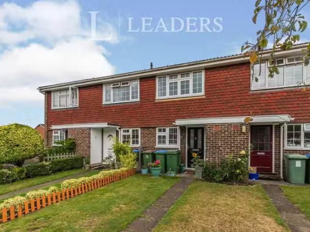 Charming 1 BA 2 bedroom house for rent in Mayfield Close, Hers.