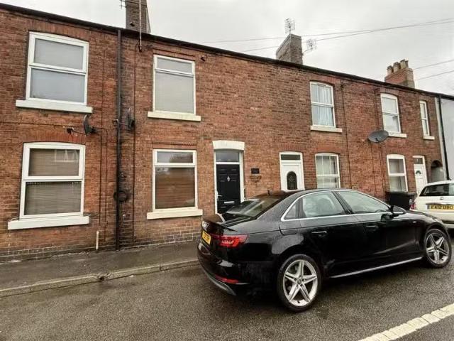 Charming 1 BA 2 bedroom house for rent in Stewart Street, Ridd.