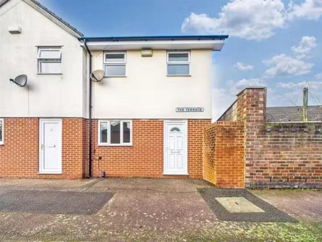 Rental! 1 BA 2 bedroom house for rent in The Terrace, Roe Farm.