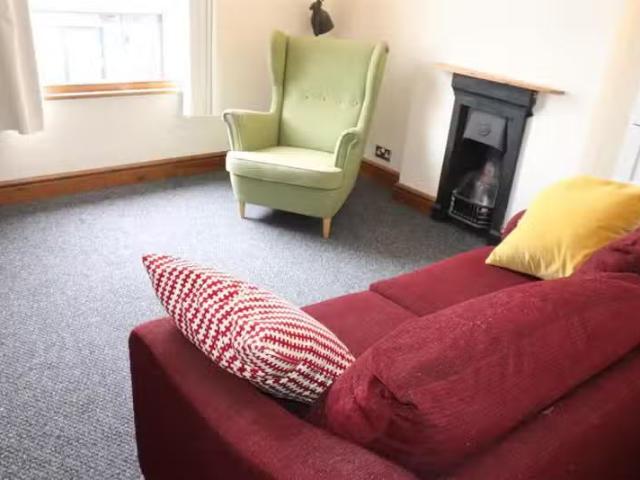 Nice 1 BA 2 bedroom house share for rent in Oxford Street, Lea.