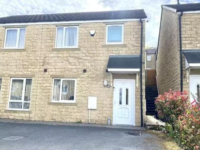 Charming 1 BA 2 bedroom House to rent, Woodhouse Drive, Keighl.