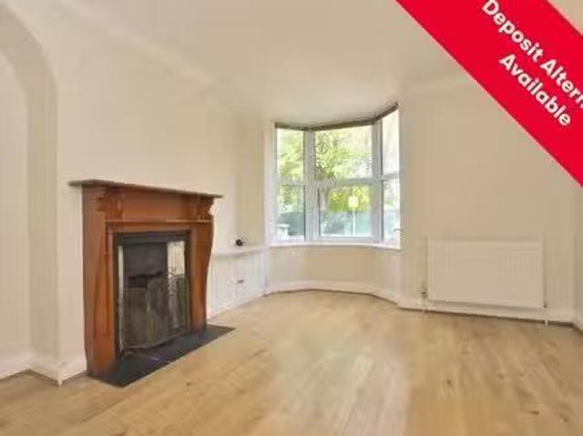 Cozy 1 BA 2+ bedroom house to rent in Albert Road, Horley, Sur.
