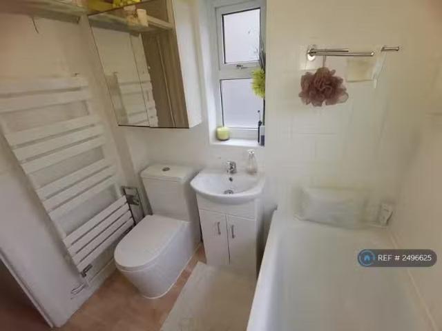 Cozy 1 BA 2 bedroom maisonette for rent in Totton Road, Thornt.